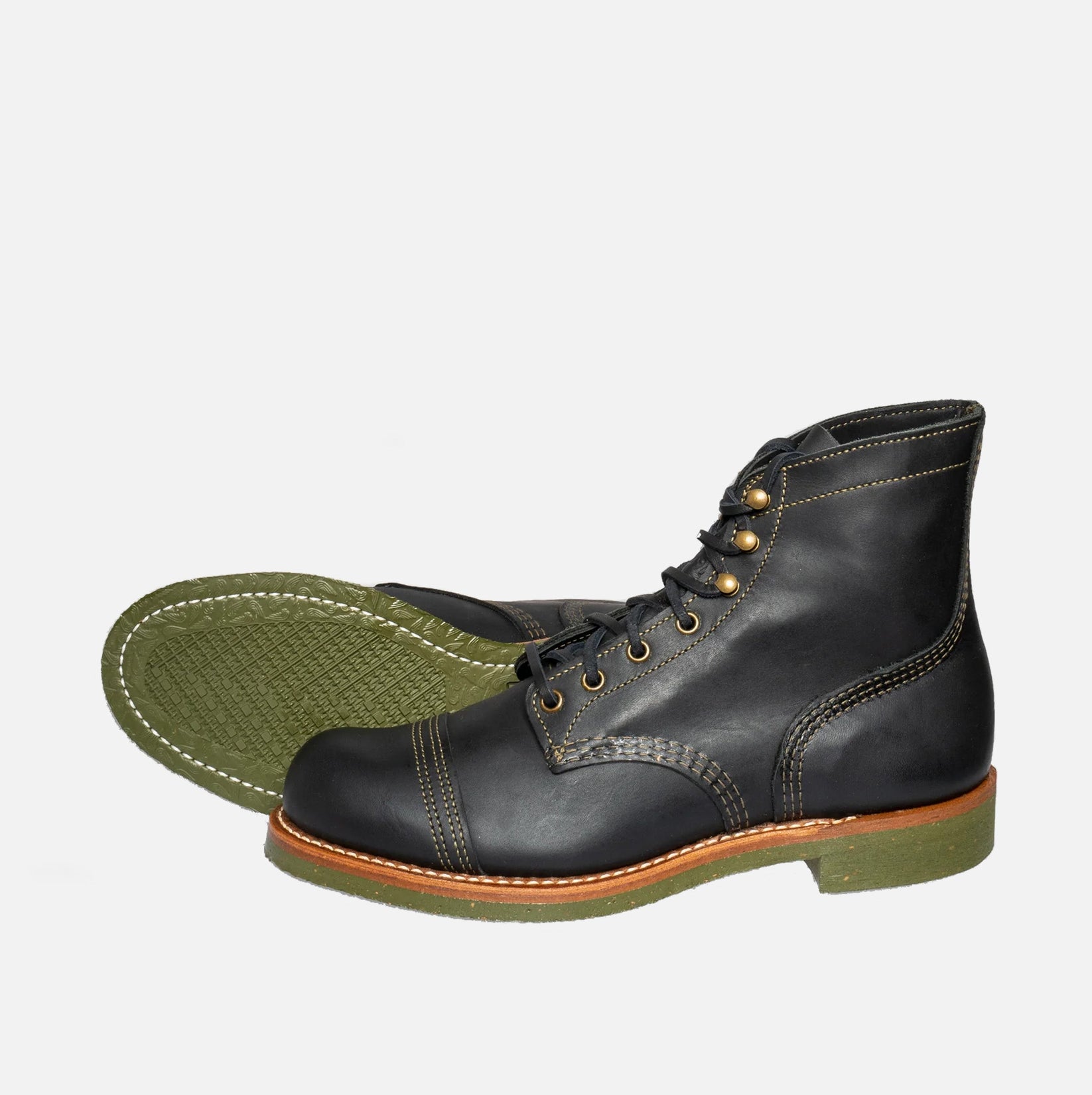 4331 Iron Ranger Riders Room Black Harness – Red Wing